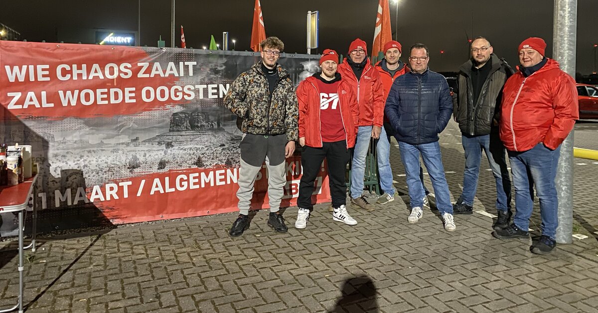 Werknemers tonen hun woede voor de Arizona-regering op 31 maart ...